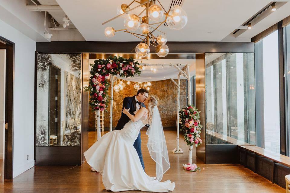Canoe - Venue - Toronto- Weddinghero.ca