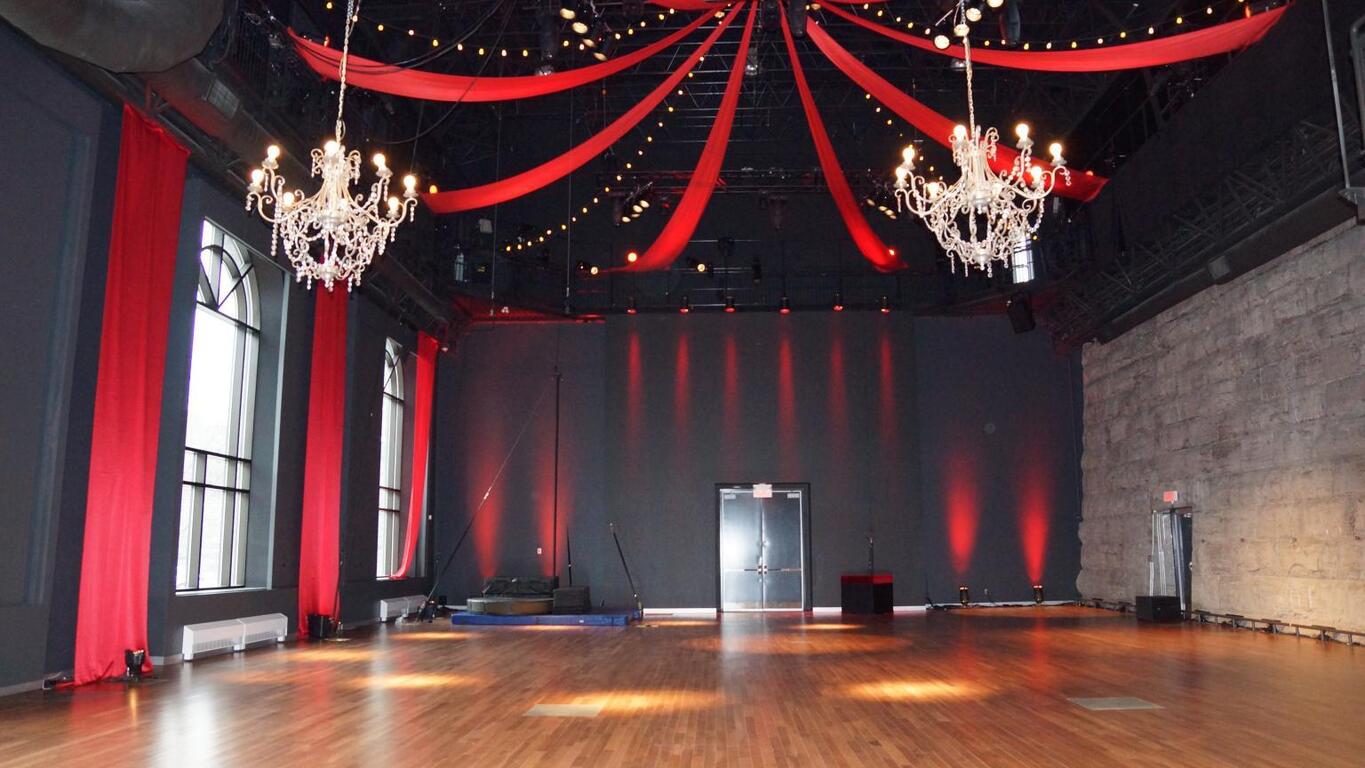 Cirque Eloize - Venue - Montreal - Weddinghero.ca