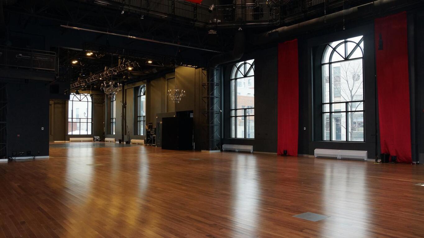 Cirque Eloize - Venue - Montreal - Weddinghero.ca