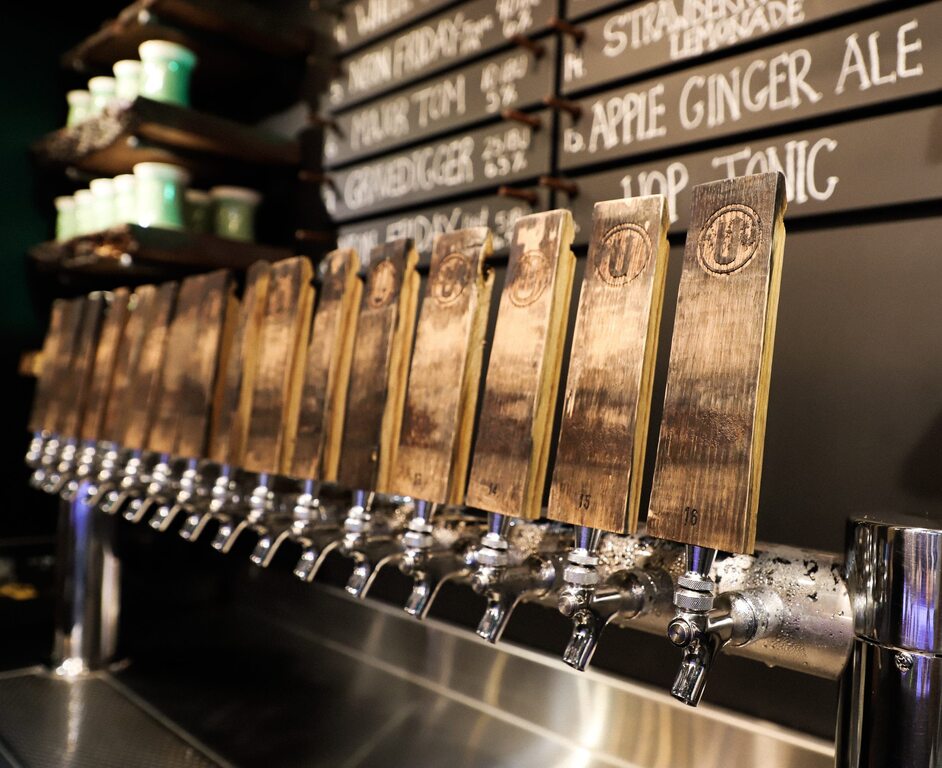 Upstreet BBQ Brewhouse - Venue - Dartmouth - Weddinghero.ca