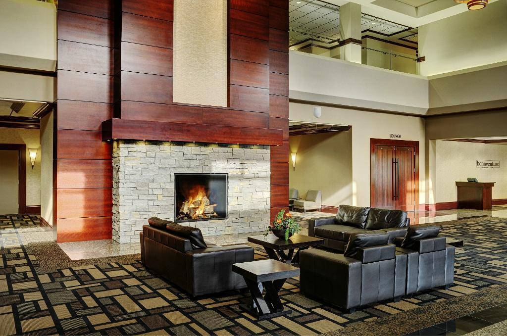 Chateau Nova Hotel Yellowhead - Venue - Edmonton - Weddinghero.ca